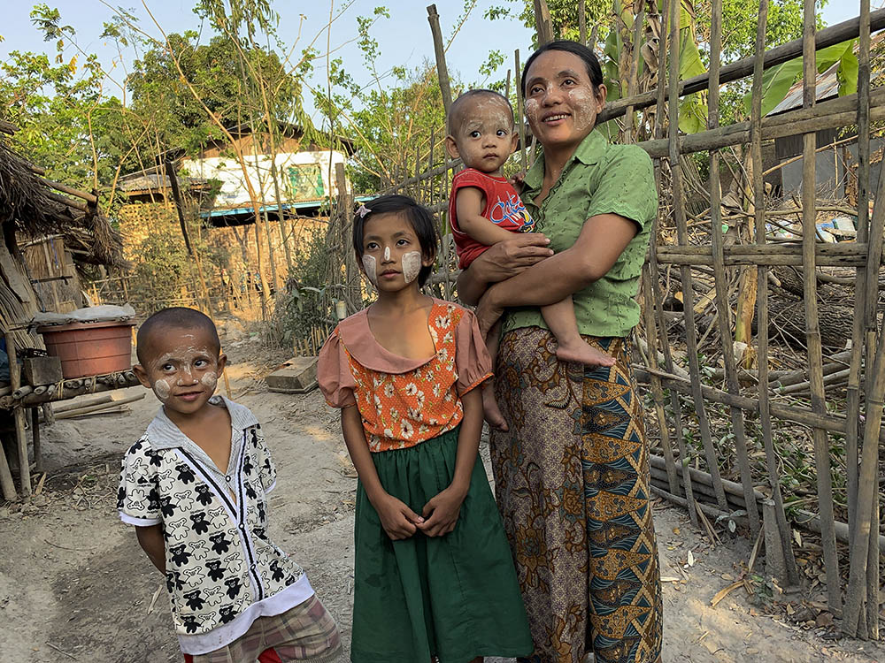 Poor Family 1 Ieatishootipost Poor Family 1 Ieatishootipost