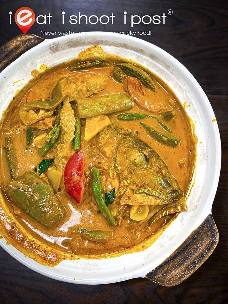 Curry Fish Head | ieatishootipost